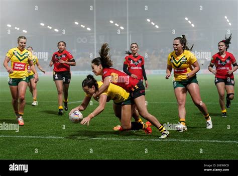 Australias Isabelle Kelly Scores The Second Try During The Womens