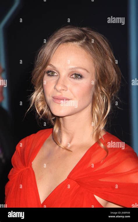 Beau Garrett 12112010 Tron Legacy Premiere El Capitantheatre