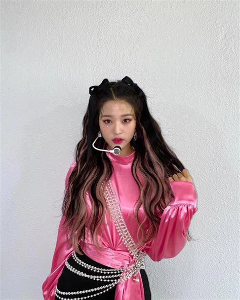 Jang Wonyoung Shows Off Her Super Proportions