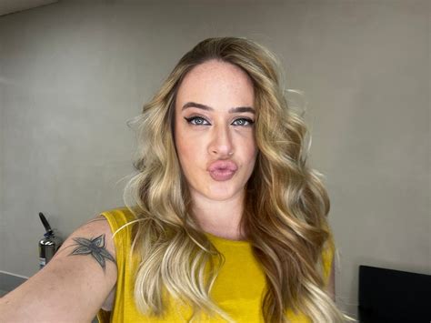 Isa Penna Vai Além Da Política Sou Uma Artista