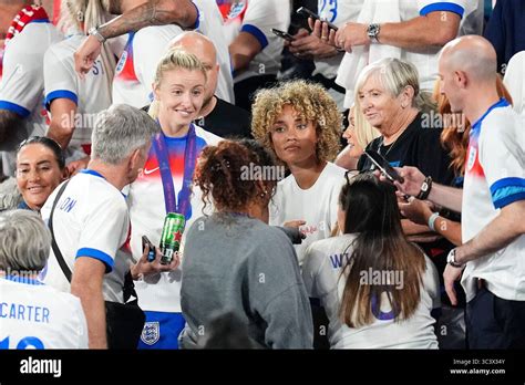 Englands Leah Williamson Centre Left With Partner Elle Smith After