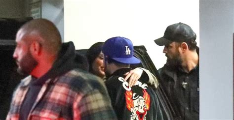 肯豆与坏兔子恋情实锤 媒体拍到两人甜蜜拥吻照腾讯新闻