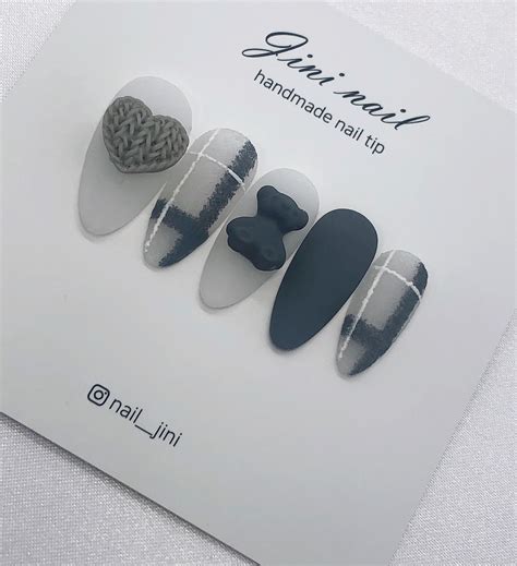 ⭐인기1위⭐ 포근 곰돌이 니트 네일팁곰돌이네일니트네일무광네일체크네일귀여운네일겨울네일 에이블리