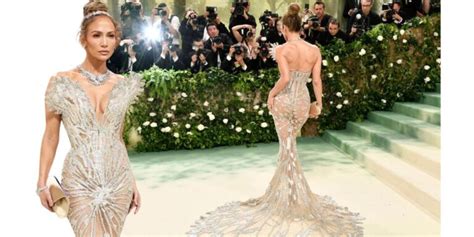 La Arquitectura Del Glamour Cuando Schiaparelli Llevó A Jennifer Lopez