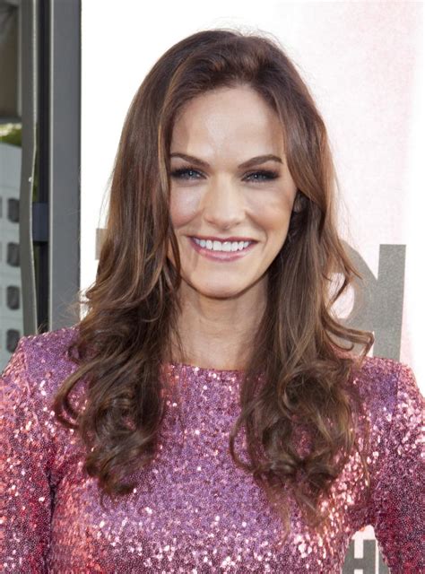 Kelly Overton Actress