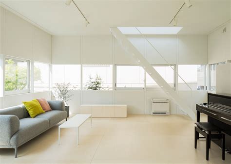 Elding Oscarsons Tokyo House Features Slices Of Glazing
