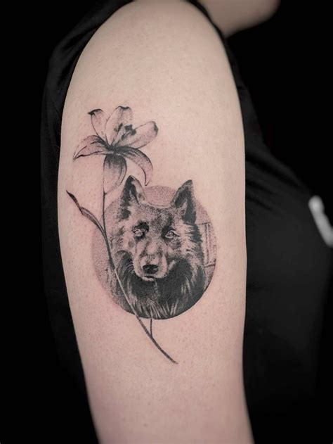 Stenay Le Tatouage Micro‑réaliste DÉléonore Giraud Séduit Bien Au