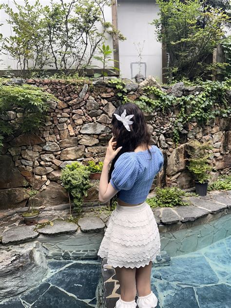 230727 Danielle Phoning Photo Update R Newjeans