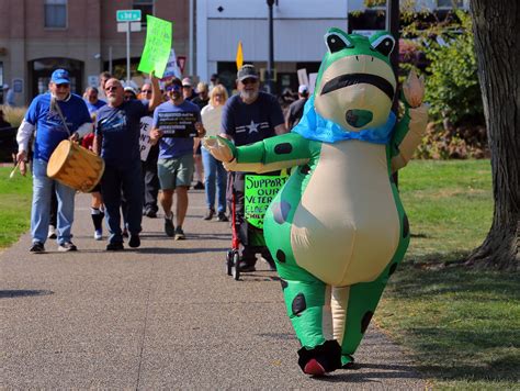 Frogs Takeover No Kings After Portland Protester Was Tear Gassed
