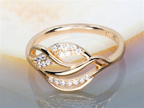 Inel Model Valuri Cu Cristale Zirconia Placat Cu Aur Rose I1354