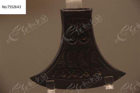 春秋羽人划舟纹青铜钺高清图片下载红动中国