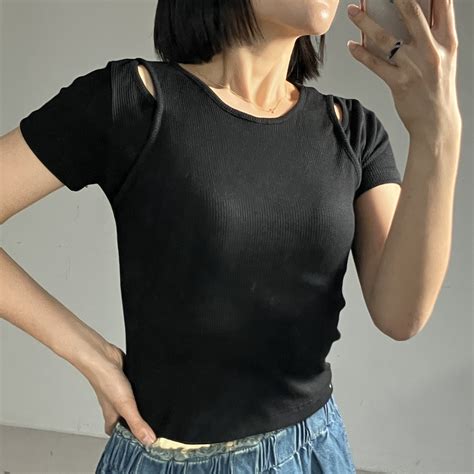 프론도소 인기상품 레이어반팔T 어깨트임반팔티 착한 가격 여기 프론도소 어깨트임반팔로 여리여리핏 스트릿한 무드까지