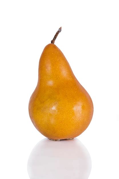 Pera Marrón Sobre Un Fondo Blanco Foto Premium