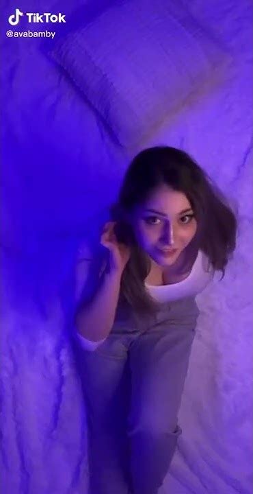 بنت في ملابس داخلي Youtube