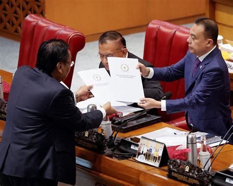 Indonesia Bans Sex Before Marriage And Cohabitation Smile 904fm