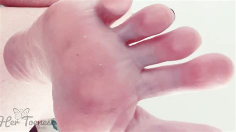 Incoming R Giantessfeet