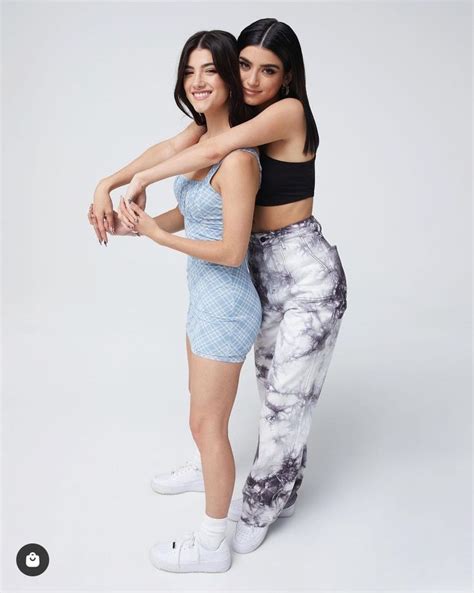 Charli And Dixie Charli D Amelio Famous Girls Winter Fashion Outfits