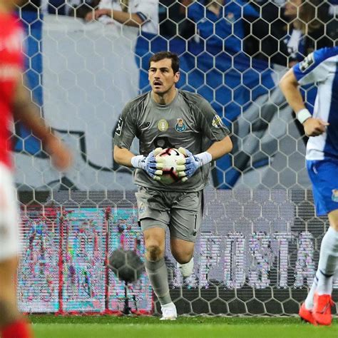 Iker Casillas Abandona Baliza Do Fc Porto