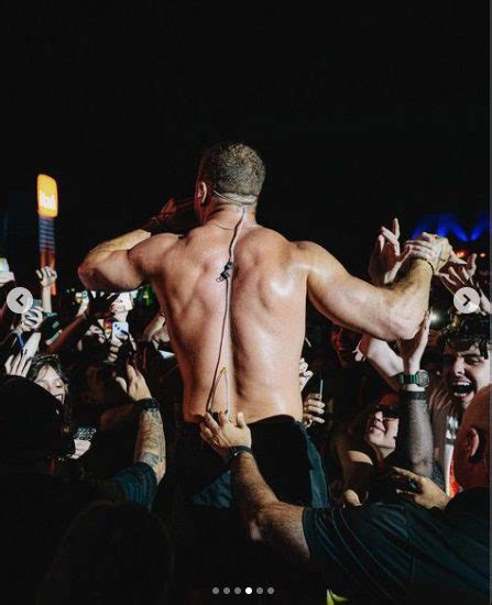 Dan Reynolds Tattoo Dan Reynolds Showed Out In Imagine Dragons New