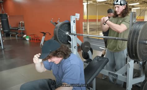 O André Agora Está Ajudando Sam Sulek A Treinar Randreyoung