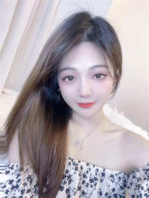 Shmilycc Webcam Model Profile