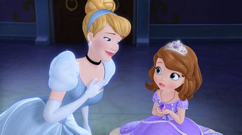 This Artist Is Turning Disney Princesses Into Mothers Popsugar Uk
