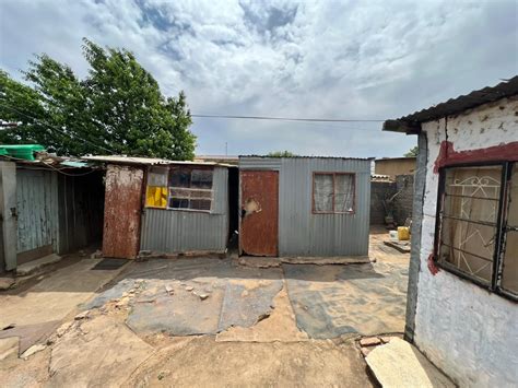 2 Bed With Outside Ablution Facility In Moletsane Soweto Auction All