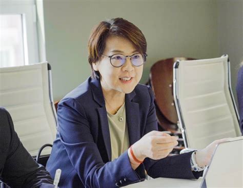 老鵝日報 遭曝「收2次人頭獻金」！黃珊珊拉「公司獻金」救援：11藍2綠也收過