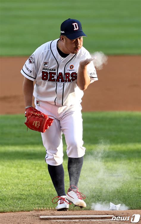 두산 유희관 송진가루 후