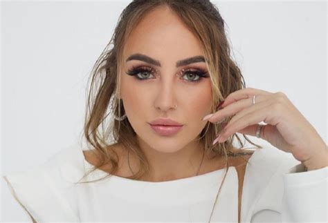 Rocío Flores Presume De Tipazo En Topless Para Recibir El Año Nuevo