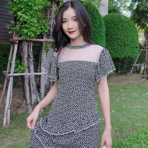 Dira ເສື້ອຜ້າງານປ້າຍຈາກໄທ