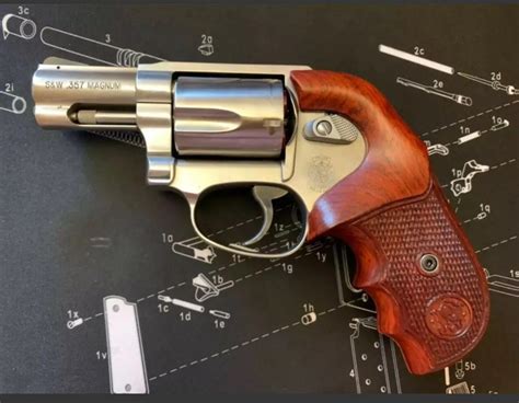 Wooden Grips For Sandw J Frame Revolver Round Butt Hammer Shroud Hand