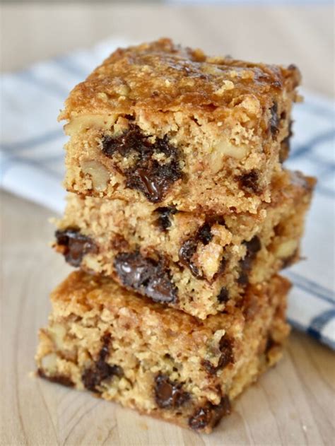 Graham Cracker Bars With Chocolate Chips And Walnuts Simple Desserts