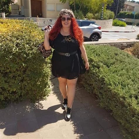 Mako סלבס אחרי שנתיים של הפסקה מייקל לואיס חוזר לדגמן בסשן תמונות שלא משאיר מקום לדמיון