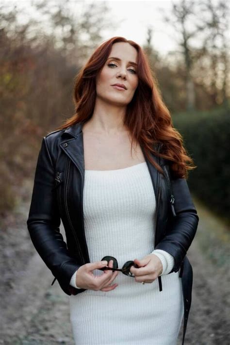 Simone Simons La Cantante De Epica Que También Es Modelo E Influencer