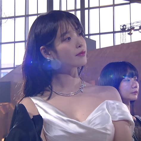 백상 카메라에 잡힌 아이유 유머움짤이슈 에펨코리아