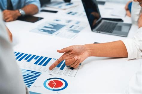 Premium Photo Analyst Team Utilizing Bi Fintech To Analyze Financial