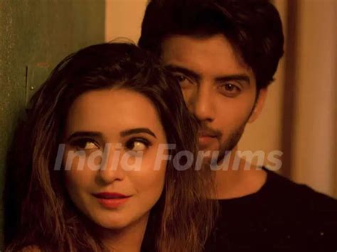 Shivani Surve With Vikram Singh Chauhan Photo 544335