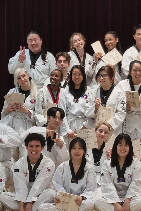 語學堂法國女生續集終於又來了 還記得剛開始去學校的時候說的那個法國女孩嗎 一開始對這個人完全沒有任何想法 整個班上的氛圍也都很好 我也很快對就