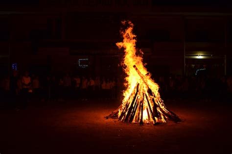 Premium Photo Bonfire At Night