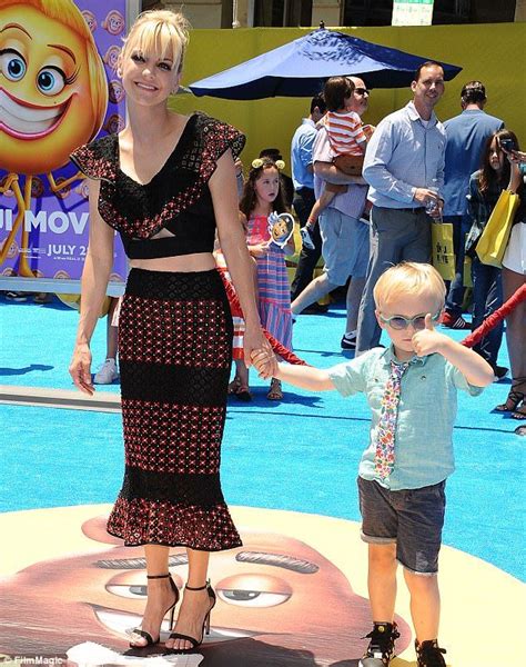 Anna Faris Dating Cinematographer Michael Barrett In Workplace Romance