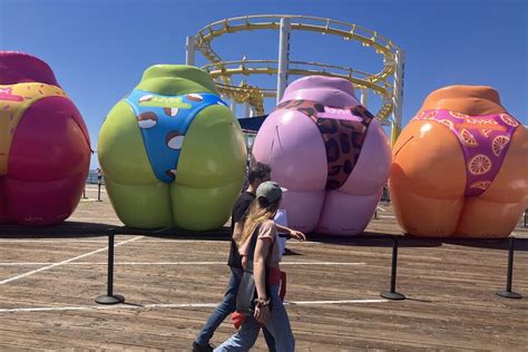 Like Big Butts Nyxs Four Giant Inflatable Butts Turn Santa Monica