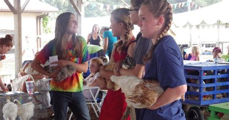 4 Hers Show Off Their Birds At Fair Poultry Show Local News