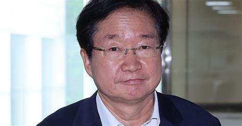 2심 선고 공판 출석하는 김영석 전 해양수산부 장관