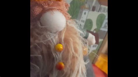 осенний гномик поясняет за то что на канале не было роликов месец Youtube