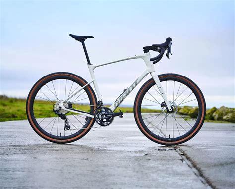 We Test The New Giant Revolt Advanced 0 Gravel Bike For Comfort Speed And Versatility For