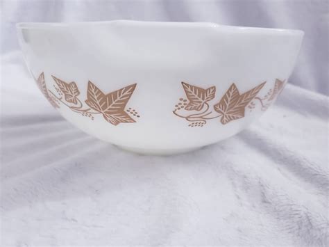 Vintage Sandalwood Cinderella Pyrex 443 Aunt Gladys Attic