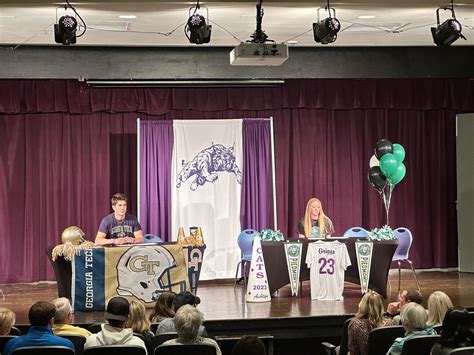 Gilmer Countys Will Kiker Officially Signs To Play Football At Georgia