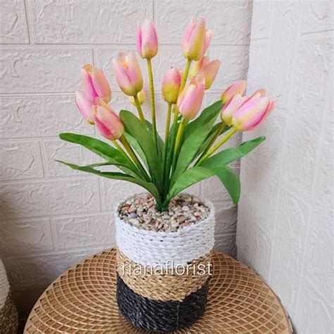 Jual Bunga Tulip Vas Anyam Rotan Artificial Pink Jakarta Timur Kokong Tokopedia