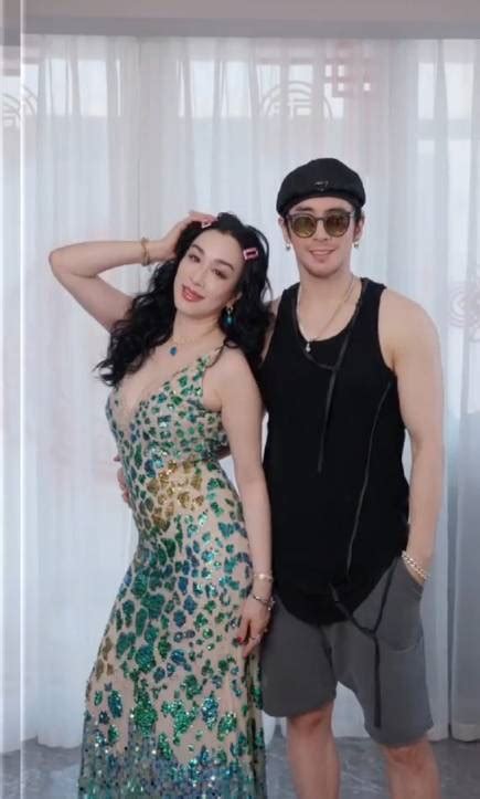 张伦硕为老婆钟丽缇化妆！二人亲密合影笑容灿烂 搜狐大视野 搜狐新闻